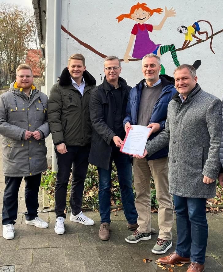 Petition überreicht: 500 Unterschriften für Tempo 30 vor Grundschule ...